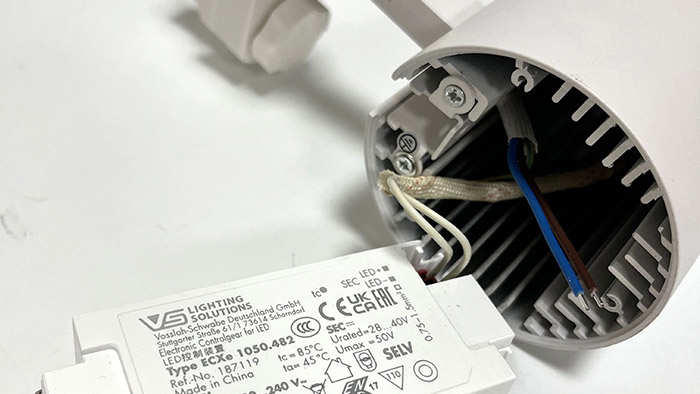 How to Replace LED Track Light Fixture in a Shop Retail Store - iLed